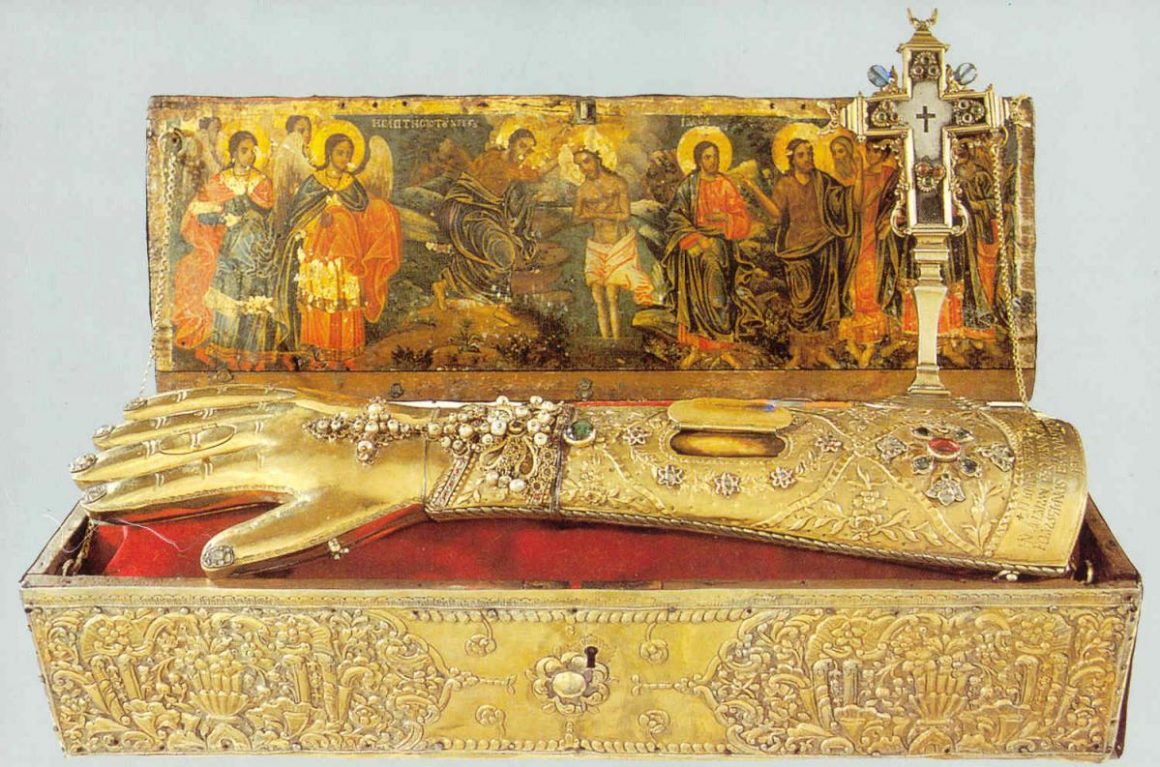 Minunea săvârşită de mâna dreaptă a Cinstitului Înaintemergător în ...