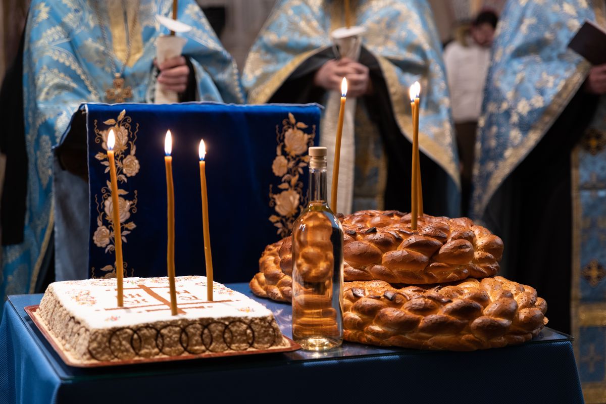 Spunem „bogdaproste” la pomenirea celor adormiți, dar știm cu adevărat ...