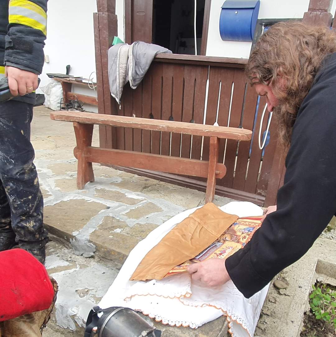 Sfântul Antimis nu arde! - Chilia "Buna-Vestire"