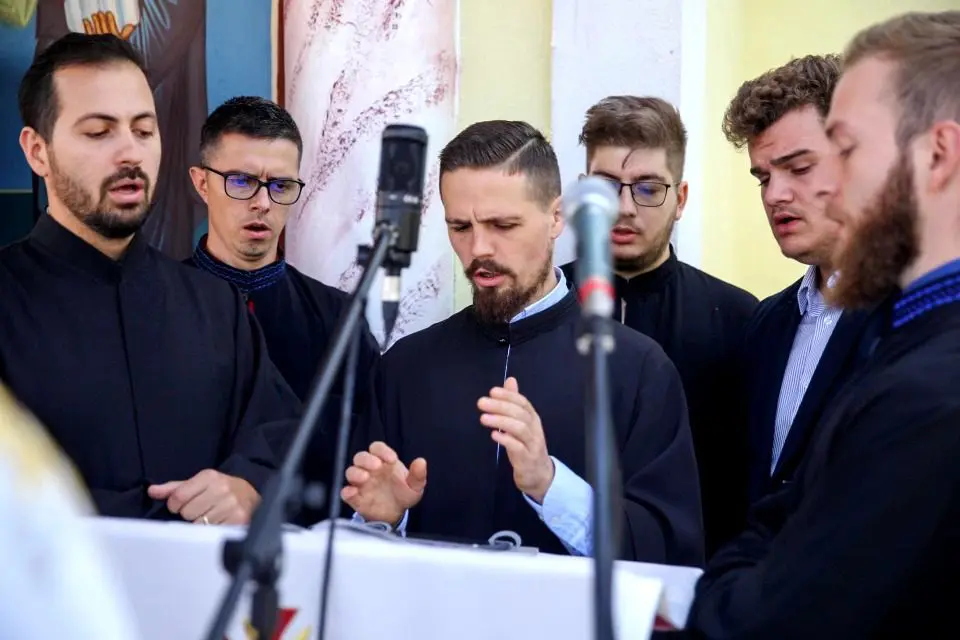 Dr. Iustinian Simion, fondator al Grupului psaltic „Anastasios”: Muzica ...